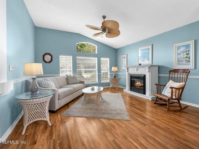 280 Maplewood Dr, Fruit Cove, FL 32259