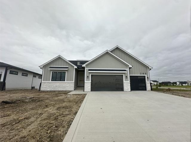 280 NW Copperleaf Ct, Waukee, IA 50263