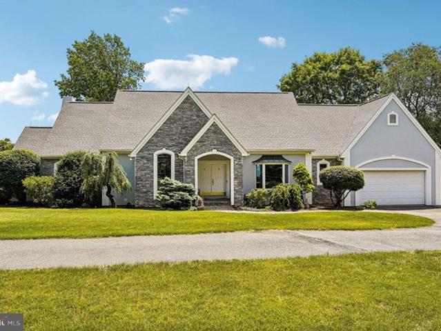 280 Sky Line Dr, Easton, PA 18042