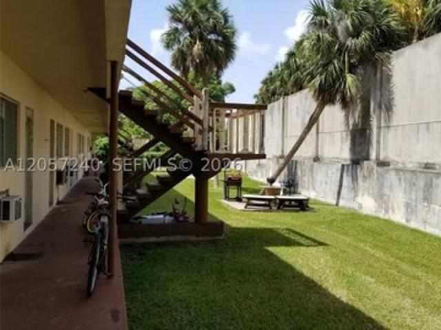 280 SW 11th Ave Apt 18, Hallandale Beach, FL 33009