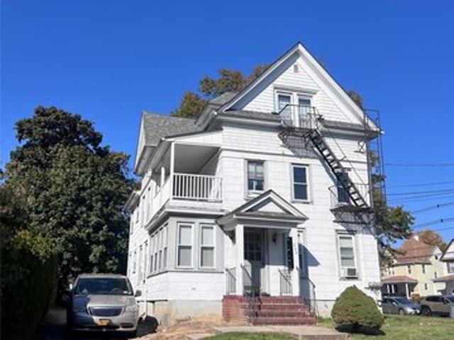 280 Pine St, Freeport, NY 11520