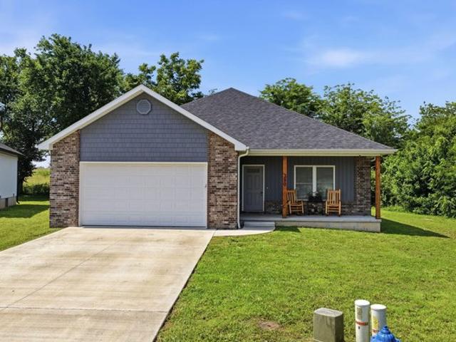 280 W Erin Cir, Bolivar, MO 65613