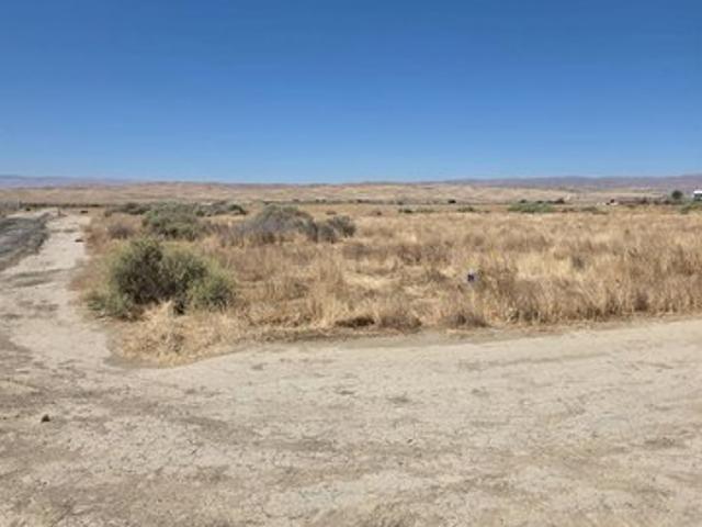 28143 Mustang Ave, Taft, CA 93268