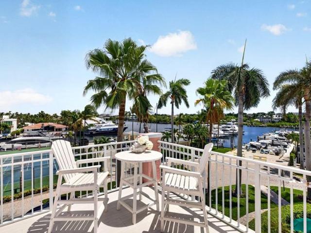 2814 Marina Cir, Lighthouse Point, FL 33064