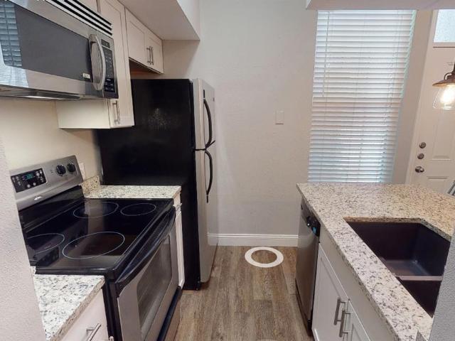 2814 Nueces St # 202