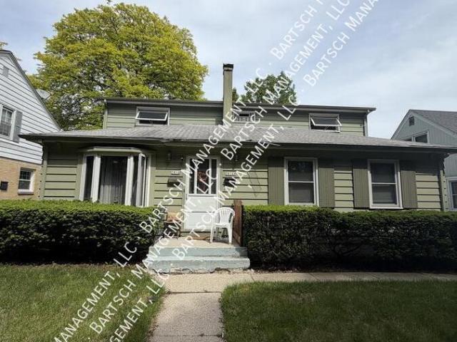 2814 N 90th St, 2 beds, 1 full bath