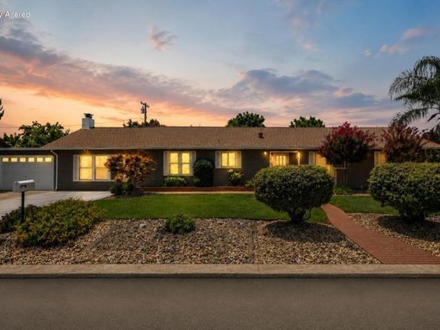 2814 Oakview Dr, Redding, CA 96002