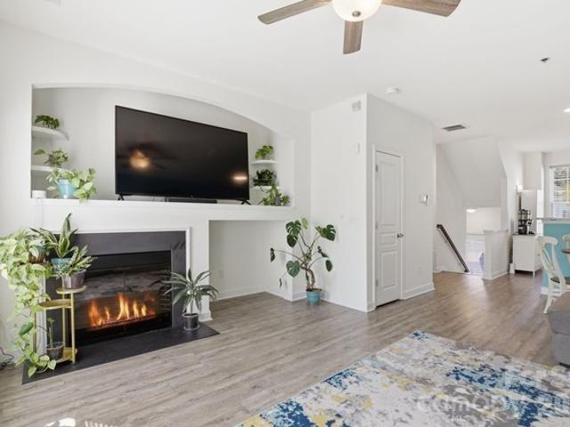 2814 Avalon Loop Rd, Charlotte, NC 28269