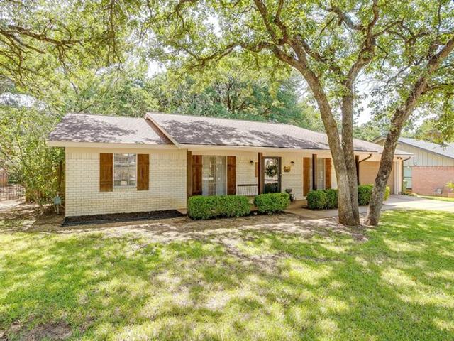 2814 Blackwood Dr, Arlington, TX 76013