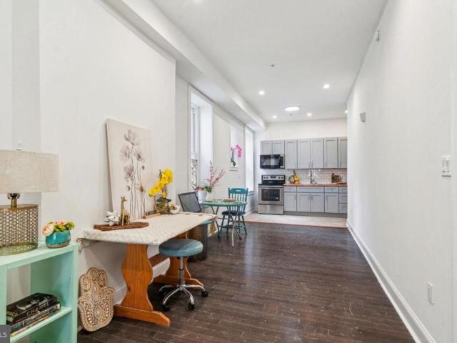 2814 W Oxford Street