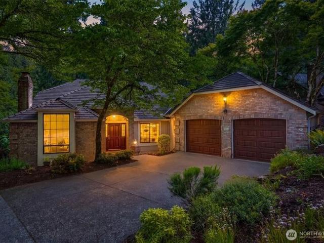2815 NW Pine Cone Dr, Issaquah, WA 98027