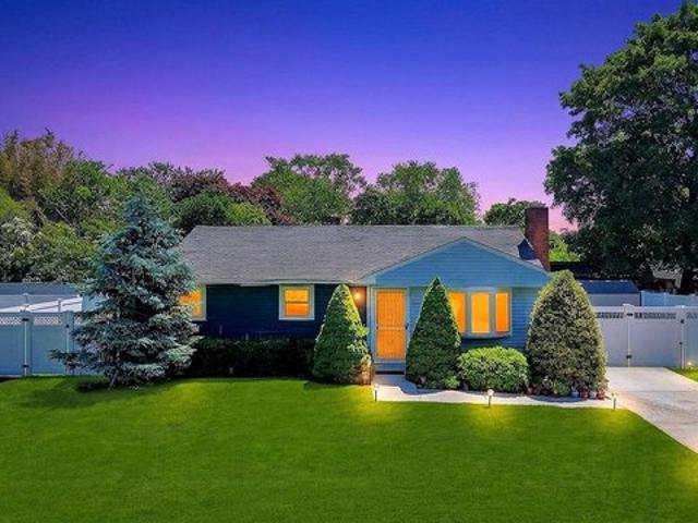 2815 Eagle Ave, Medford, NY 11763