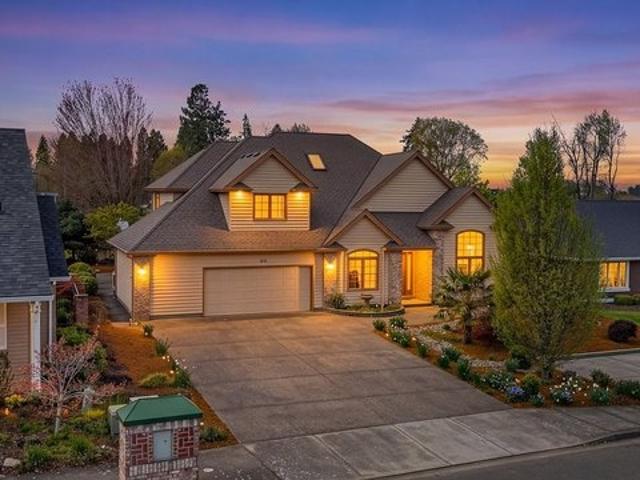 2815 Halzenut Dr, Woodburn, OR 97071