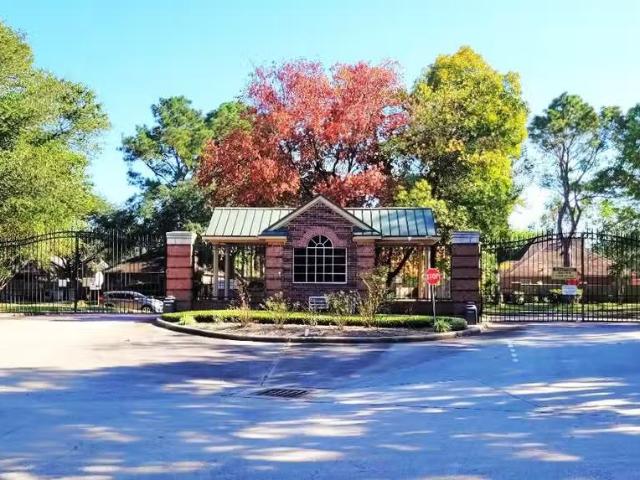 2815 Kings Crossing Dr #118, Houston, TX 77345