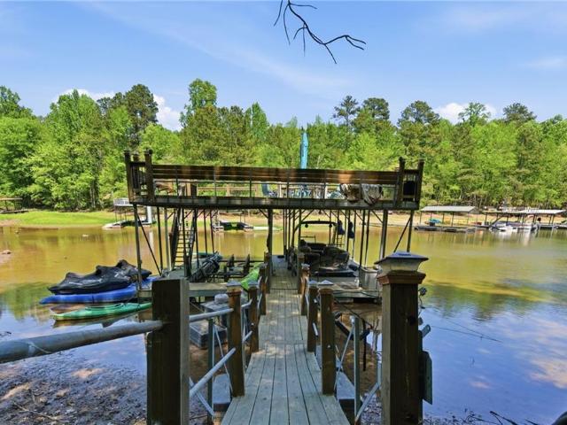2815 Lake Court