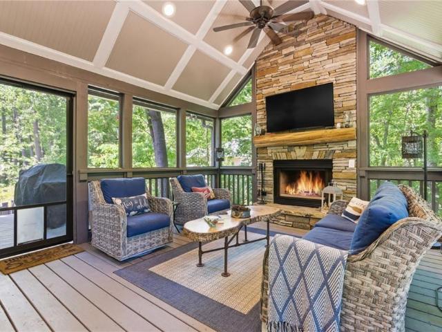 2815 Lake Court