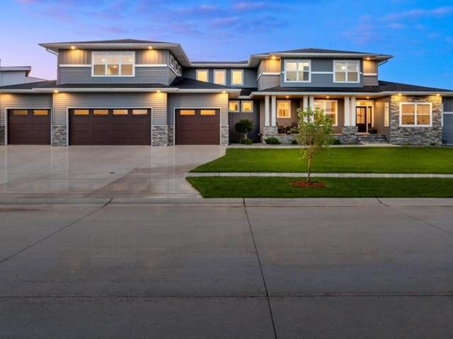 2815 Rivers Bend Dr E, West Fargo, ND 58078