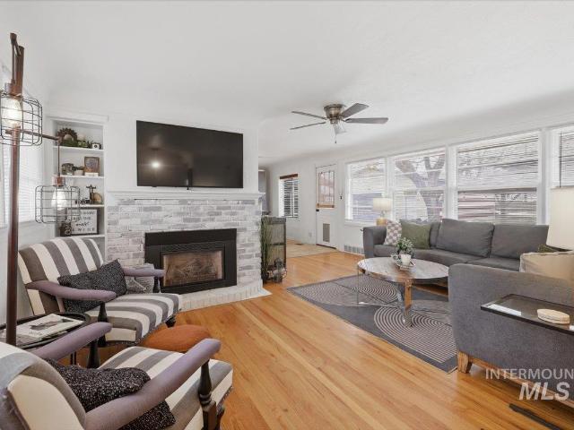 2815 S Indiana