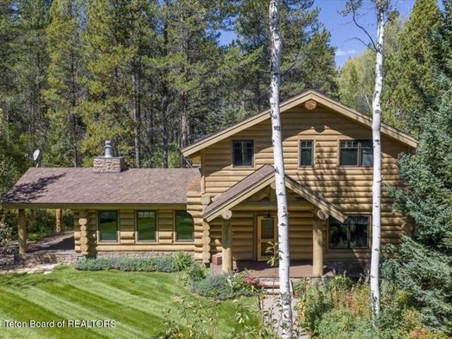 2815 Sparrow Hawk Rd, Wilson, WY 83014