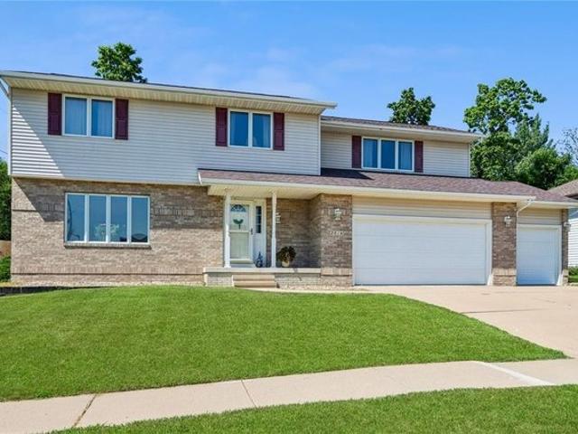 2816 Lancelot Ln NW, Cedar Rapids, IA 52405