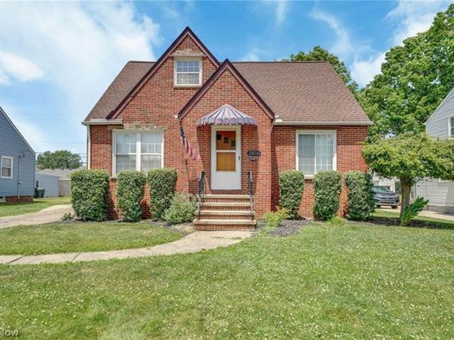 2816 Parklane Dr, Parma, OH 44134