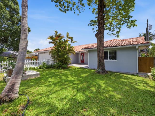 2816 SW 17th St, Fort Lauderdale, FL 33312 | MLS #B26019 | Compass