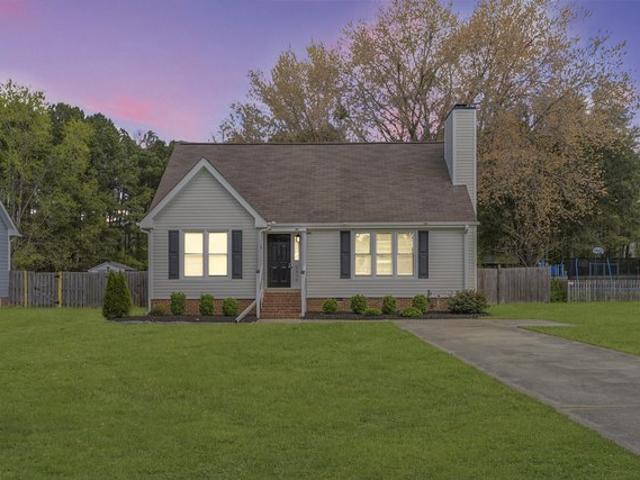 2816 Thurrock Dr, Apex, NC 27539