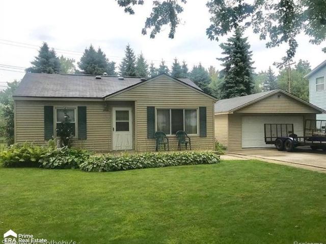 2816 Wisner St, Waterford, MI 48329