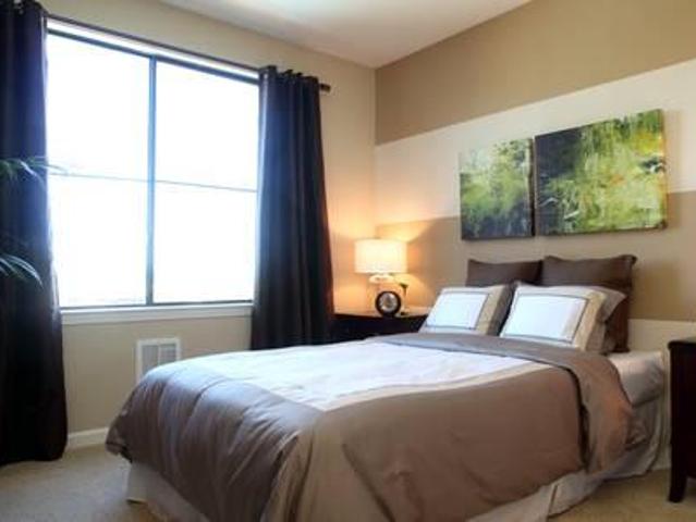 $2816 / 2br 1171ft² Spacious 2 BR 2 BA Apartment with Wood Burning Fireplace