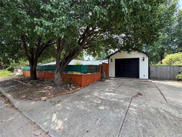 2817 N Holloway