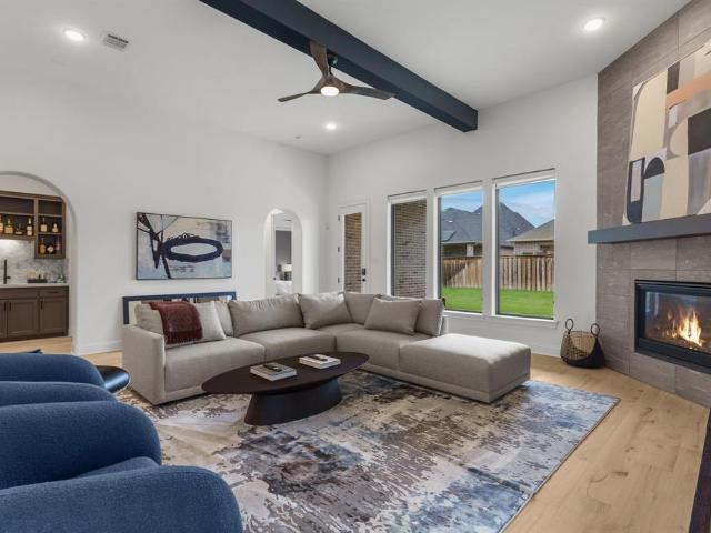 2817 Amesbury
