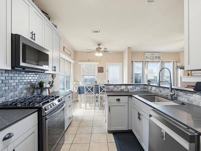 2817 Beach Plum Cv