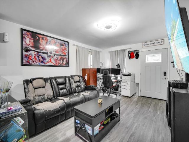 2817 Beverly Drive