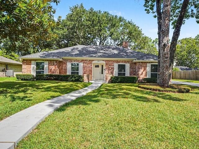 2817 Frostwood Cir, Dickinson, TX 77539