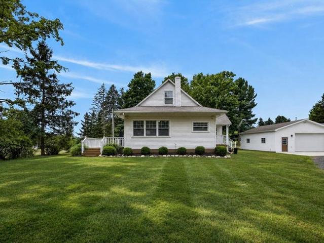 2817 Kissing Rock Ave SE, Lowell, MI 49331