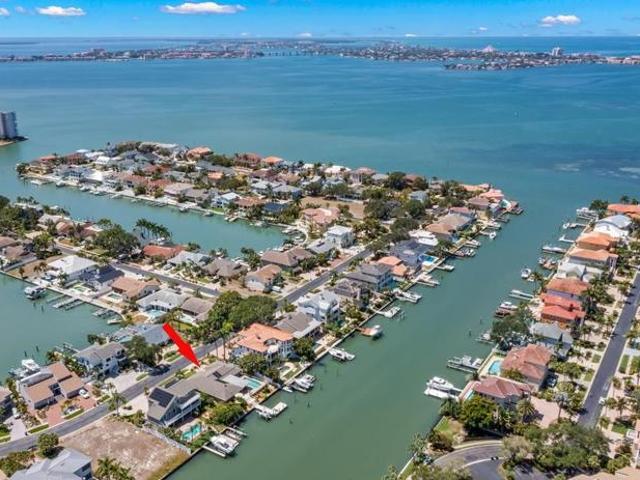 2817 Seabreeze Dr S, Gulfport, FL 33707