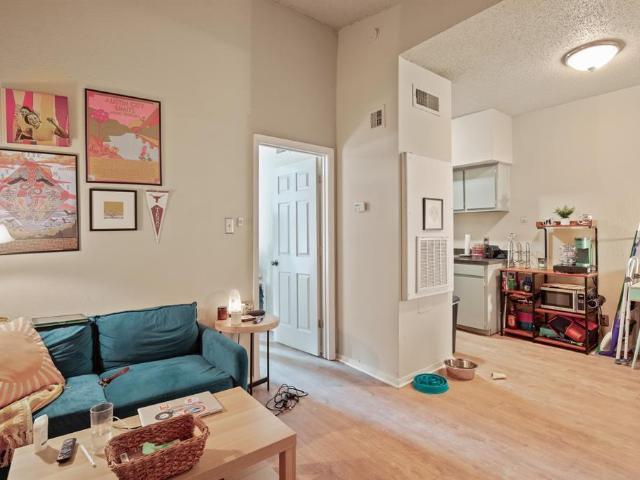 2818 Nueces St # 102