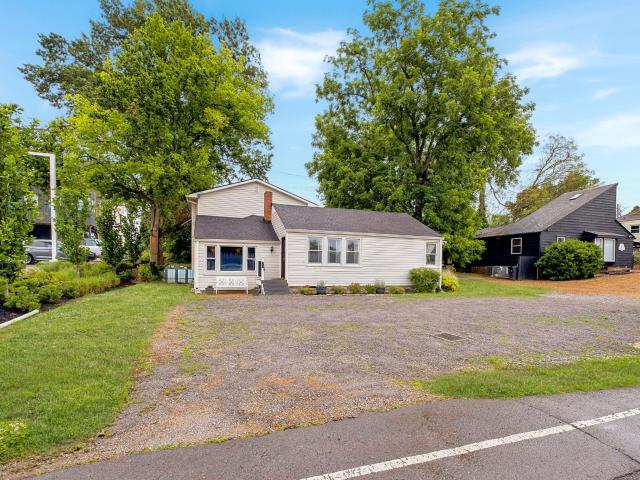 2818 Azalea Pl