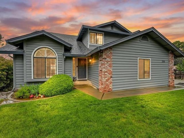 2818 Alhambra Dr, Cameron Park, CA 95682