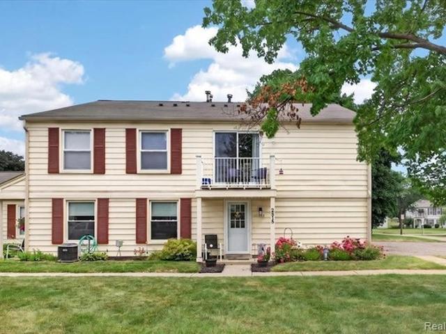 2818 Willow Ct, Orion, MI 48360