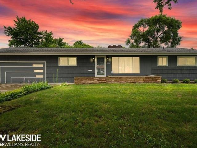 28197 Roan Dr, Warren, MI 48093