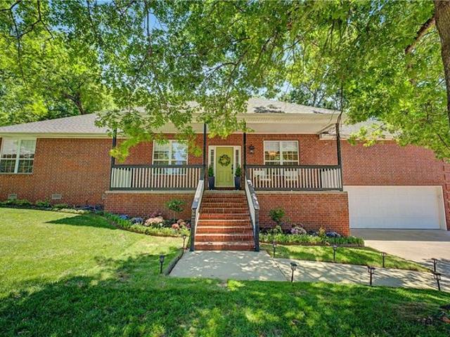 2819 N Prince William Dr, Fayetteville, AR 72703