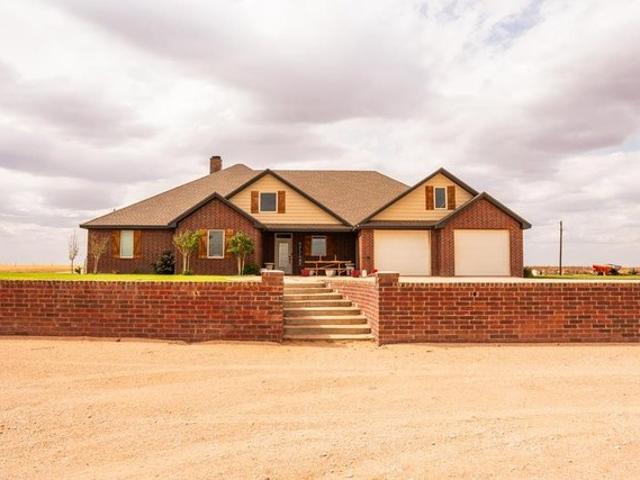 2819 Old Seagraves Rd, Seagraves, TX 79359