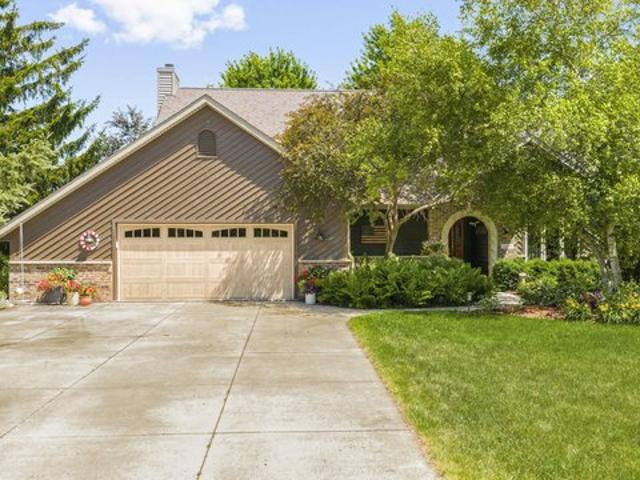 2819 Killarney Ct, West Bend, WI 53095