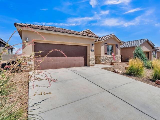 2819 Kings Canyon Loop NE