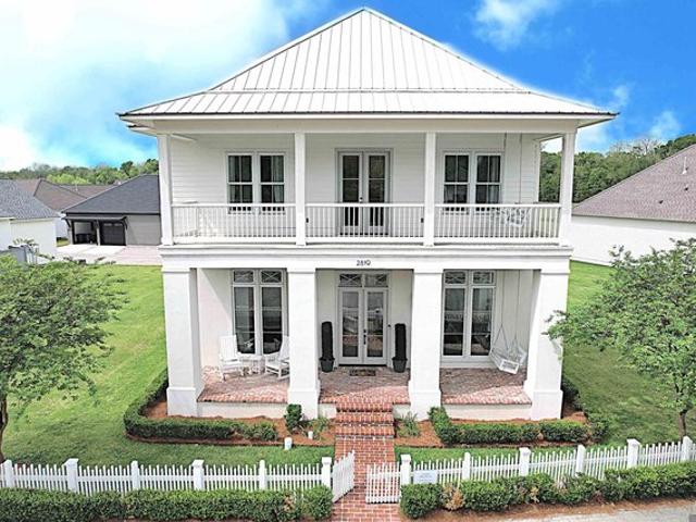 2819 Pointe Marie Dr, Baton Rouge, LA 70820