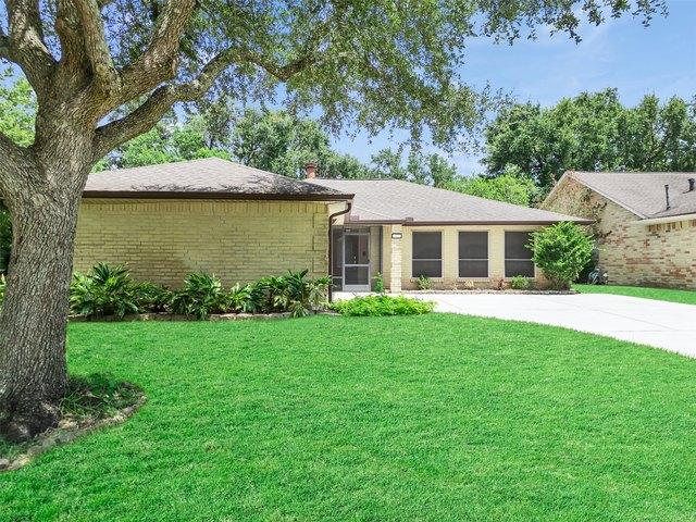 2819 Poplar Creek Ln, Pearland, TX 77584
