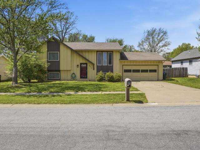 2819 SW Engler Ct, Topeka, KS 66614 | MLS #244012 | Compass