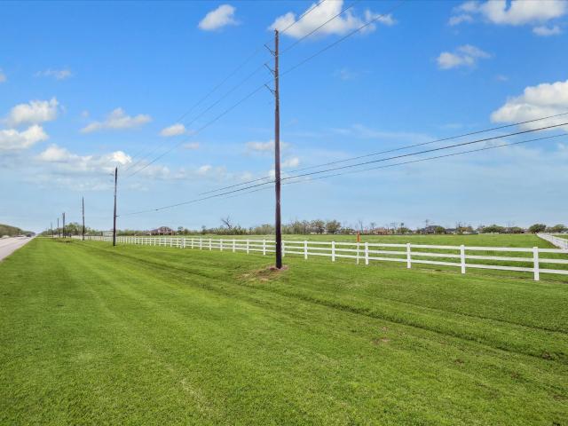2819 W Fm 1462