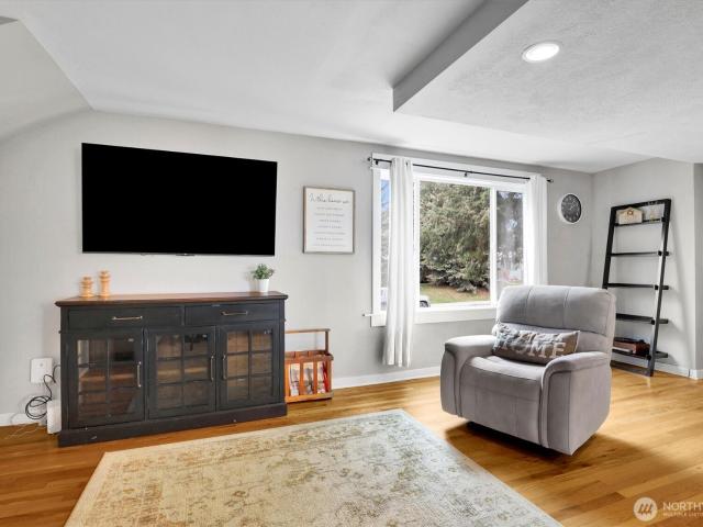 2819 W Olympic Avenue